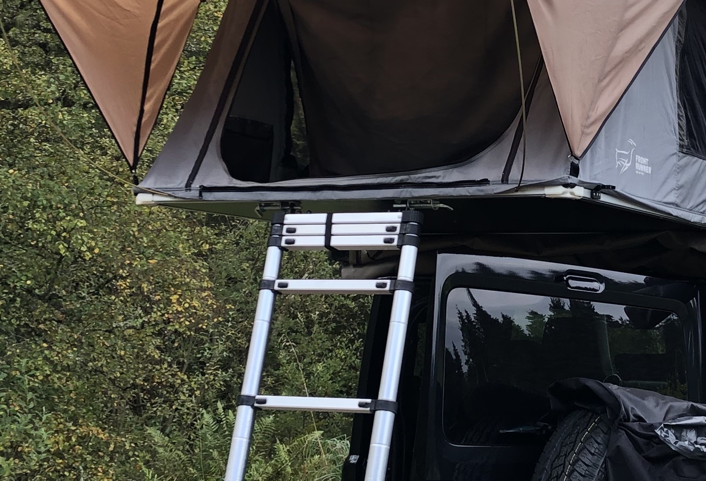 A cheap quick release DIY telescopic roof tent ladder